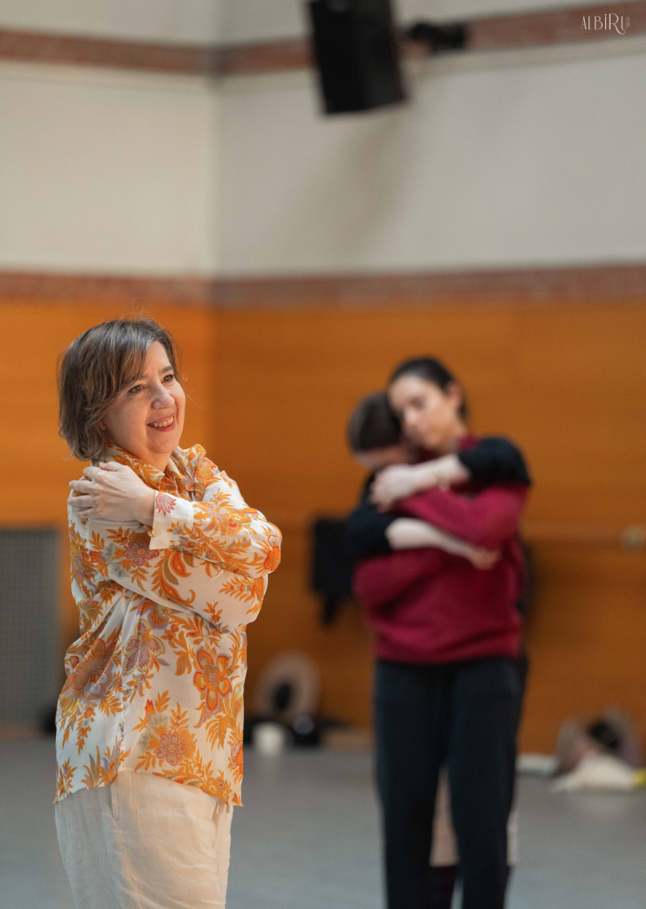Ivana Saldaña teaches the Balance in Flow workshop at the Company's headquarters – Compañía ...